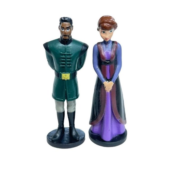 Disney | Toys | Disney Frozen 2 Cake Topper Figurines Queen Iduna ...